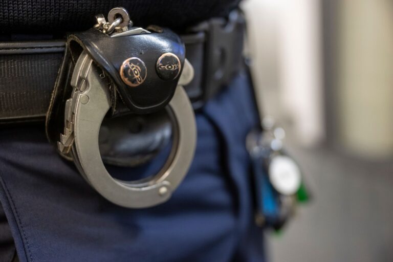 Schock-Anruf: Polizei durchsucht Schule